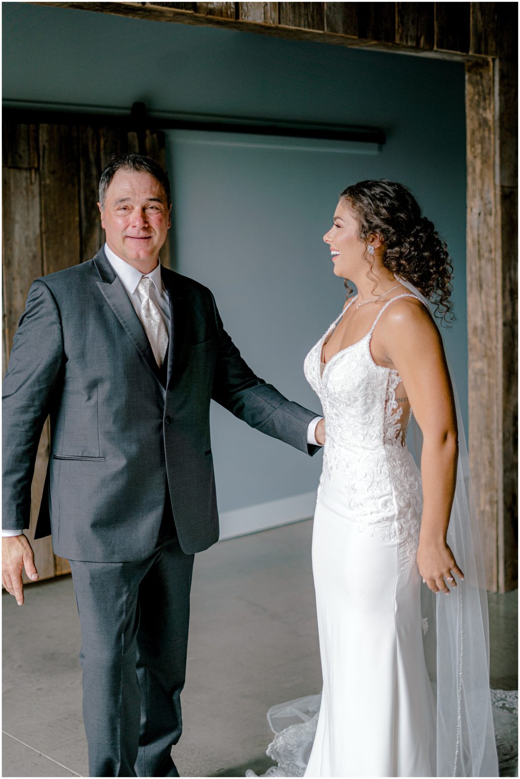 15 Epic Moments for Your List of Must Have Wedding Photos