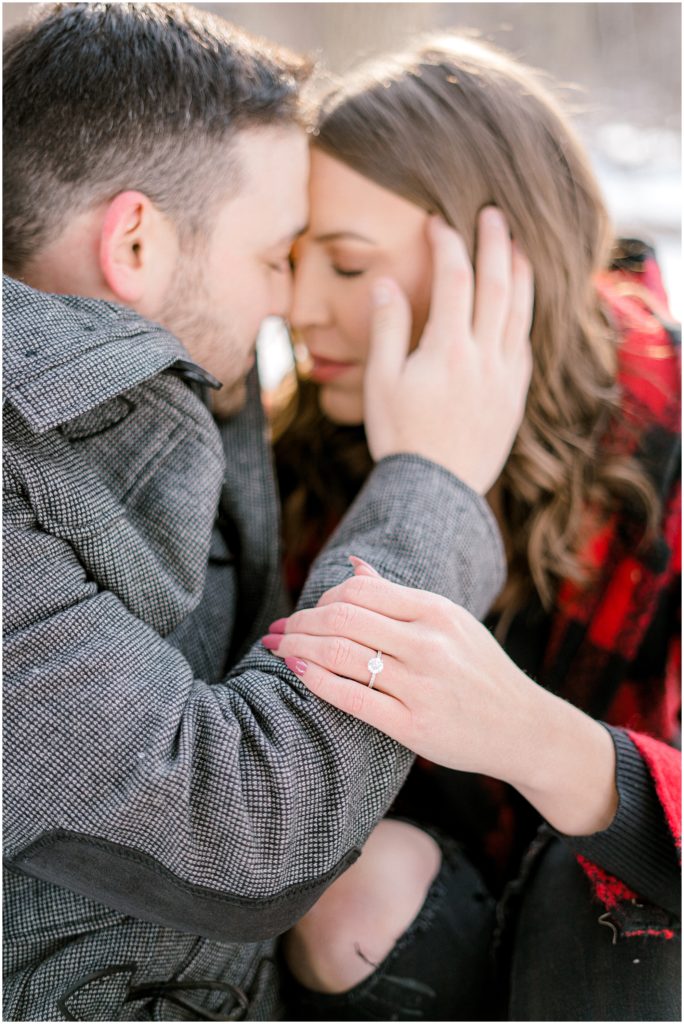 12 Engagement Photo Poses (+ Wedding Photo Pose Ideas)