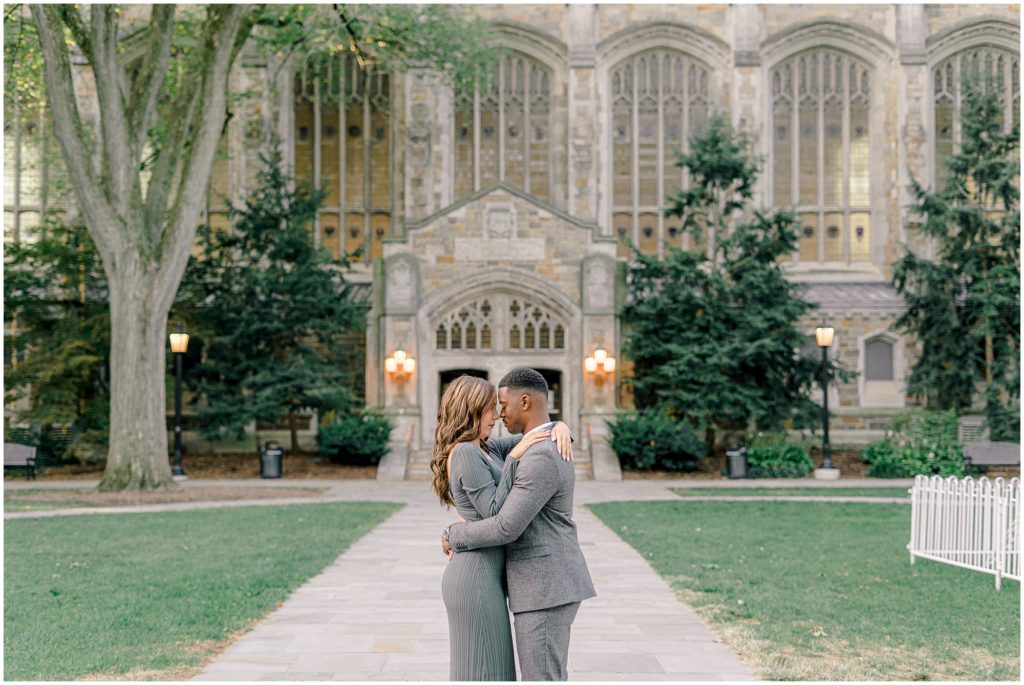 12 Engagement Photo Poses (+ Wedding Photo Pose Ideas)