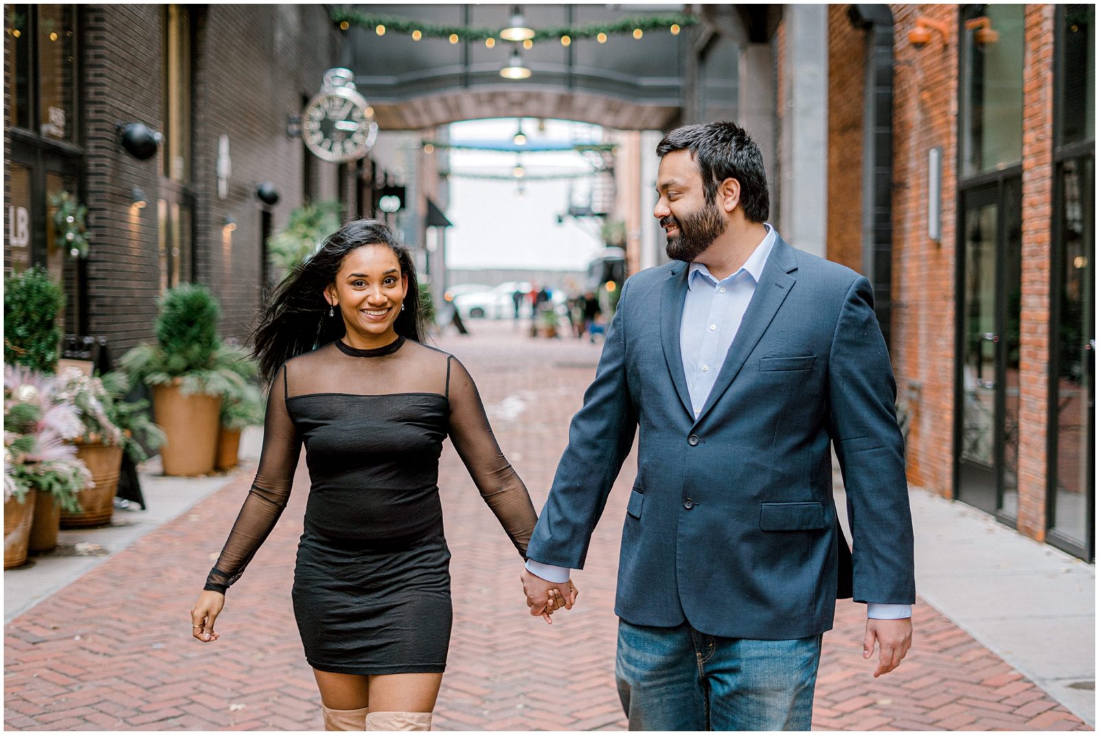 12 Engagement Photo Poses (+ Wedding Photo Pose Ideas)