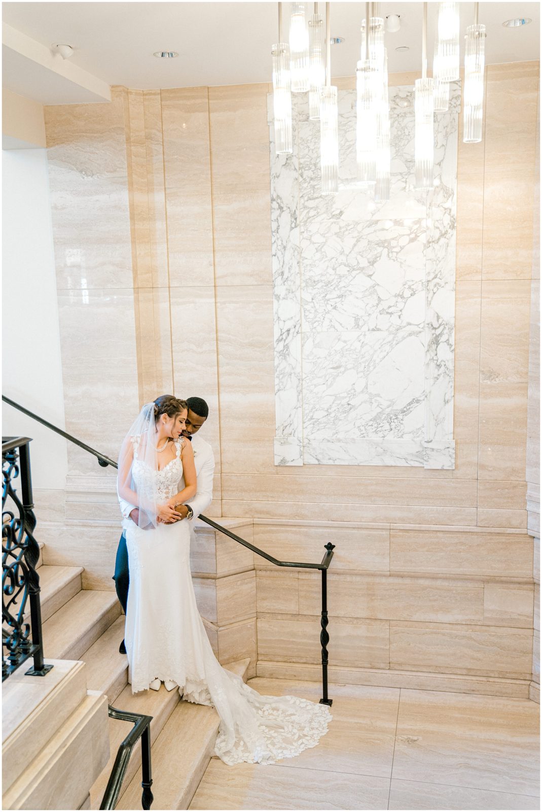 12 Engagement Photo Poses (+ Wedding Photo Pose Ideas)